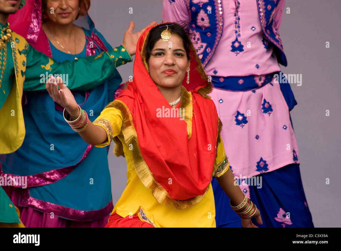 Sikh Indian dancers in traditional dress costume Stock Photo - Alamy