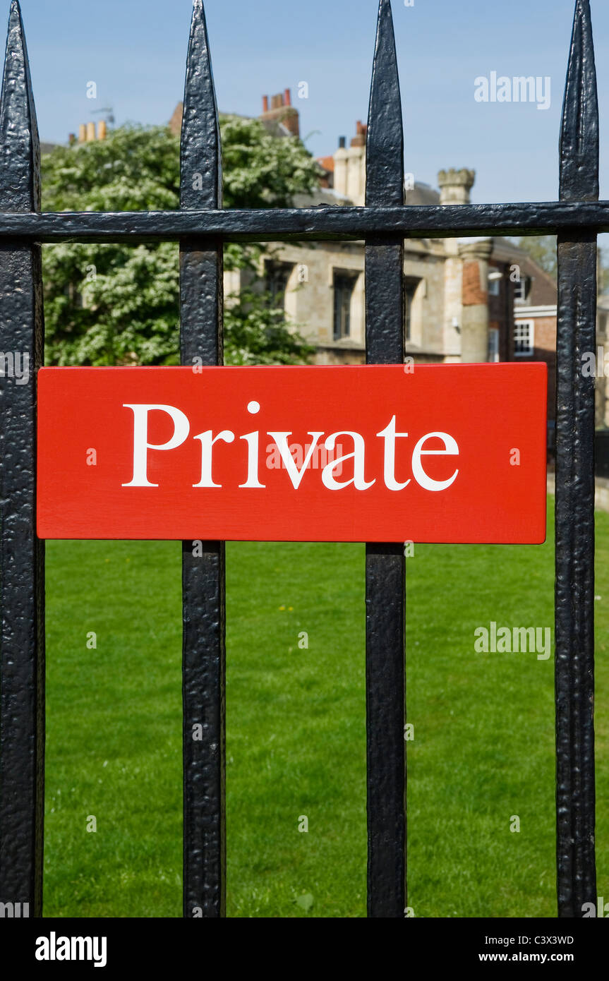 No entry warning sign outside hi-res stock photography and images - Alamy