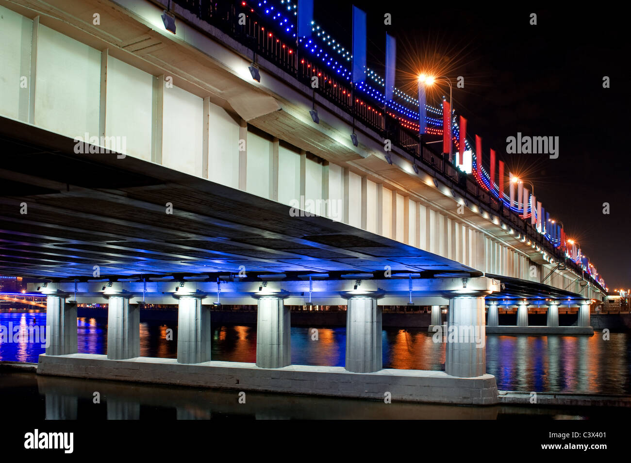 City bridge hi-res stock photography and images - Alamy