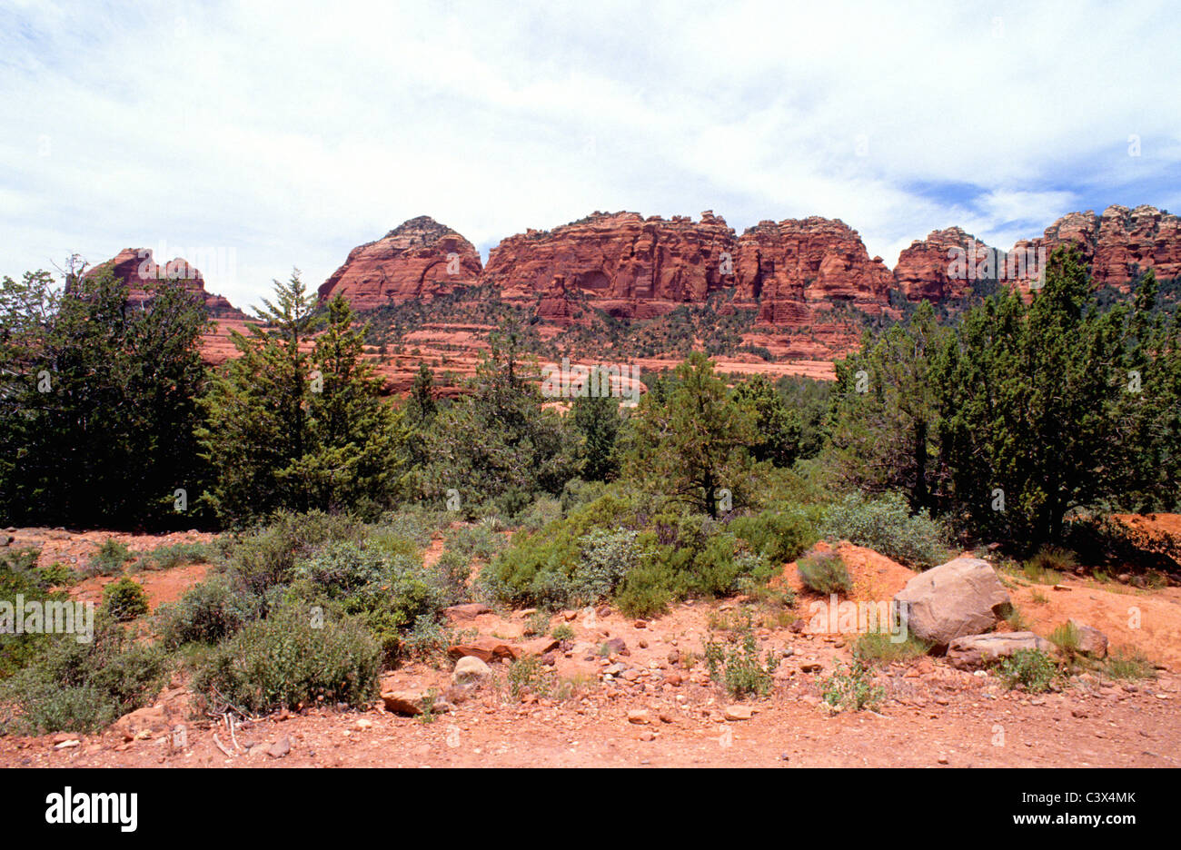 Sedona's main attraction is its stunning array of red sandstone ...
