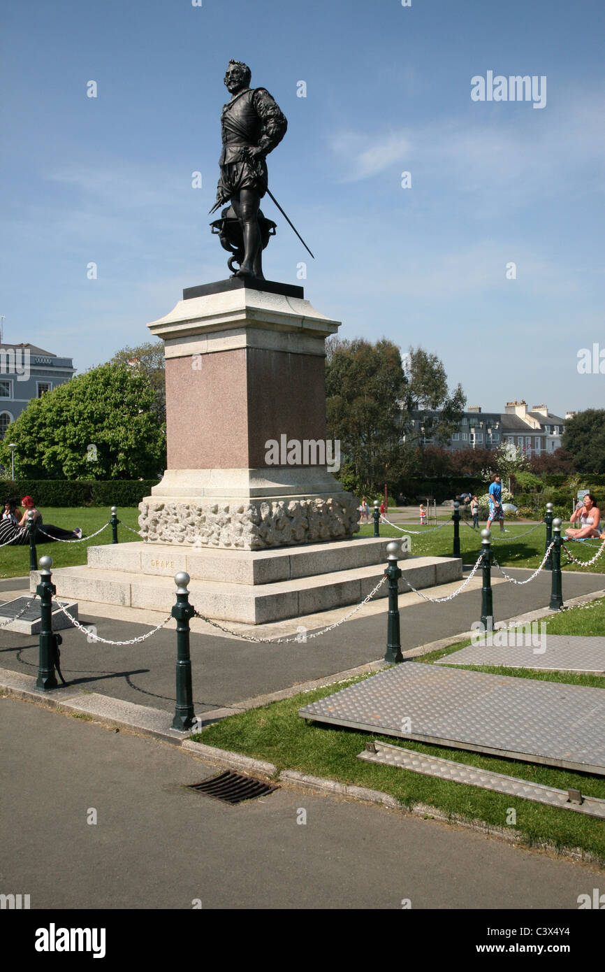 Statue of Sir Francis Drake on Plymouth Hoe Stock Photo - Alamy