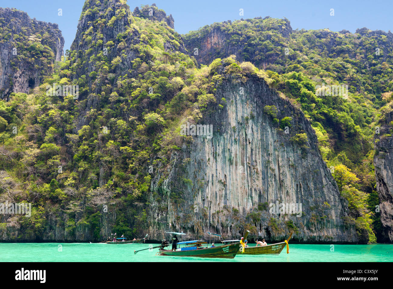 Golden limestone cliffs hi-res stock photography and images - Alamy