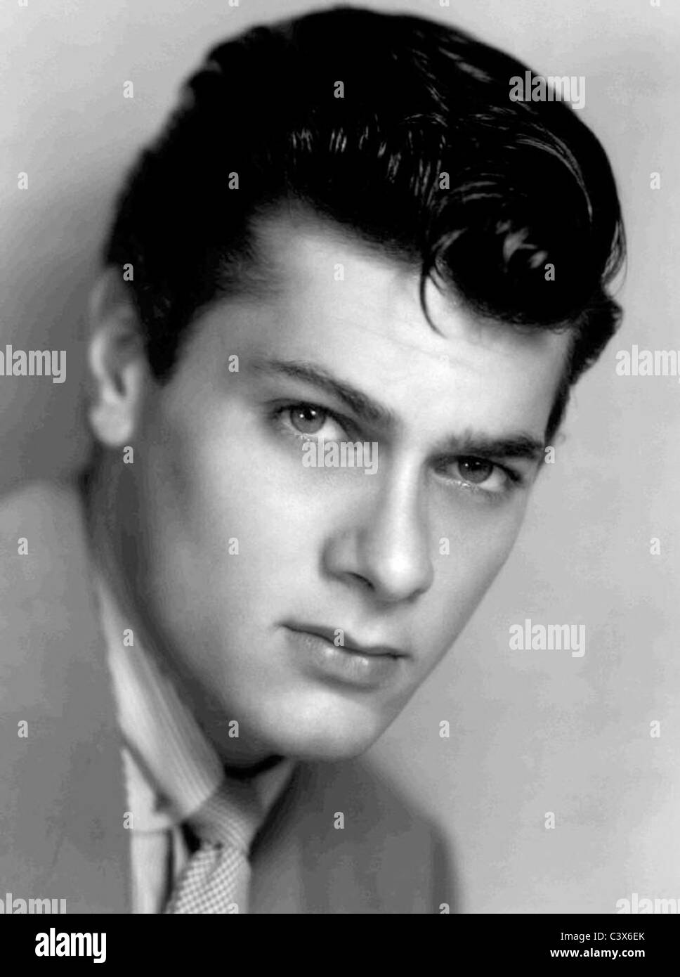 TONY CURTIS (1925-2010) US film actor in 1955 Stock Photo - Alamy