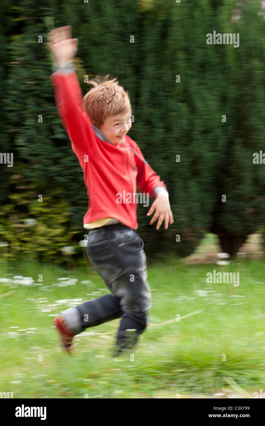 Boy running across grass hi-res stock photography and images - Alamy