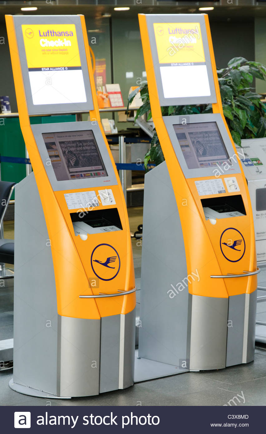 Check In Vending Machines High Resolution Stock Photography and Images ...