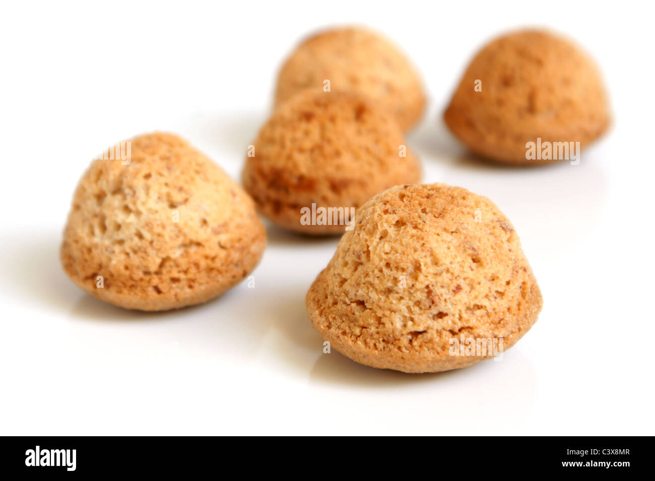 Five macaroons hi-res stock photography and images - Alamy