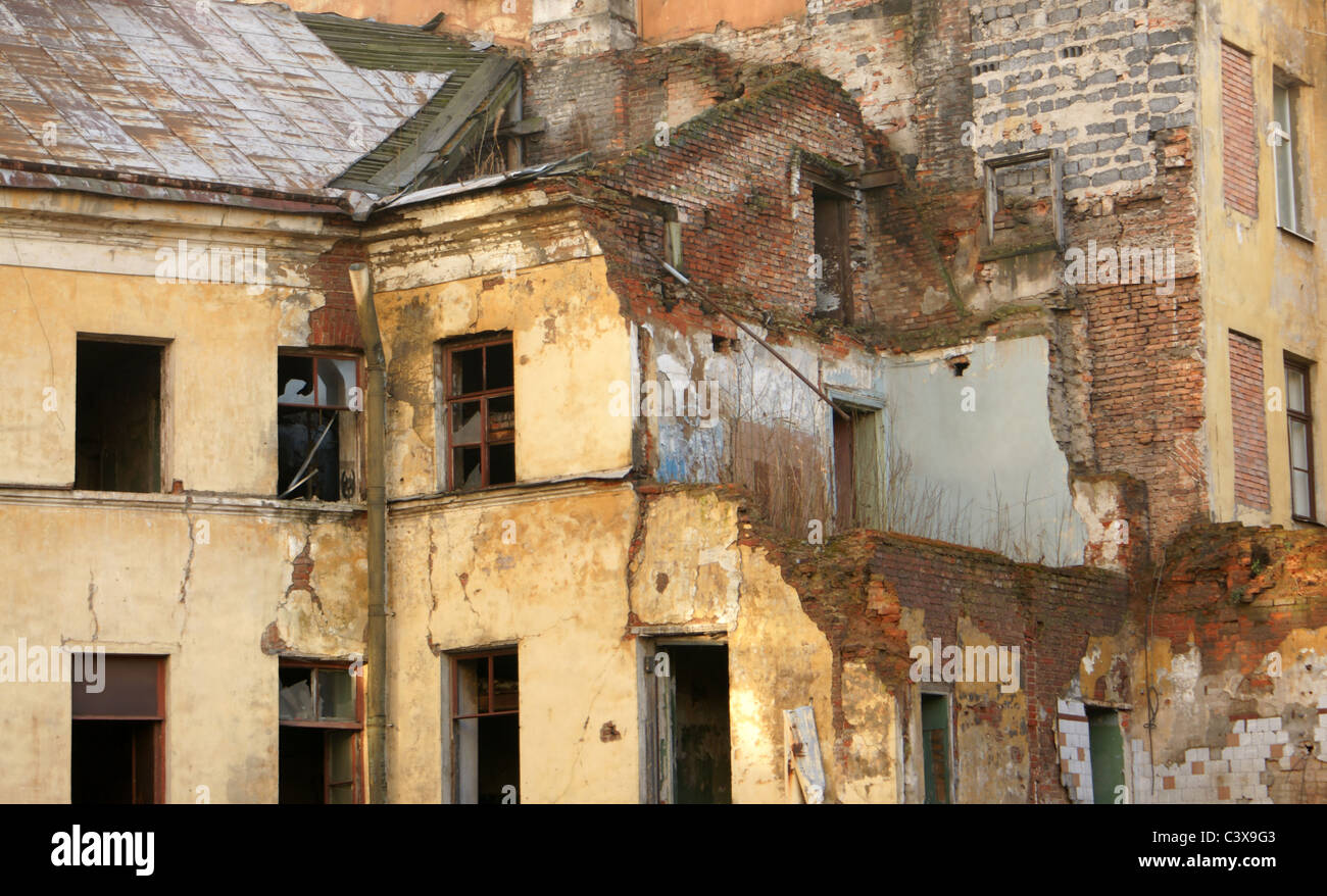 Run down house interior hi-res stock photography and images - Alamy