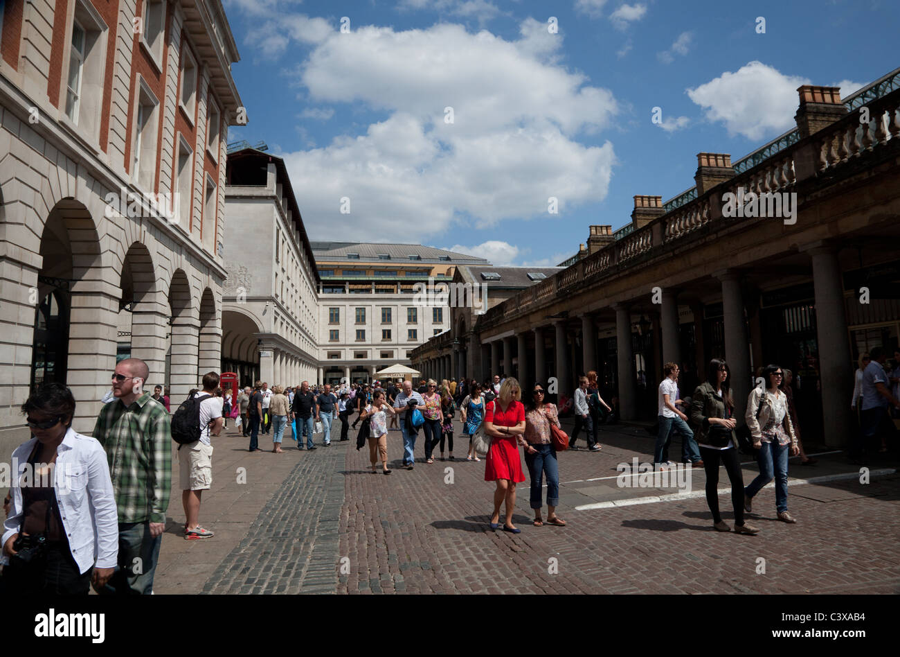 Shoppers in Covent Garden Piazza, London Stock Photo - Alamy