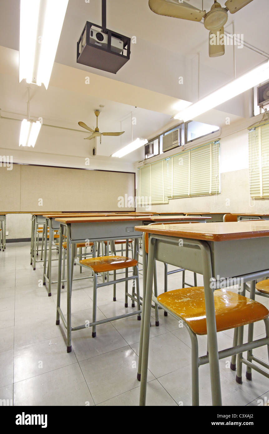 empty classroom Stock Photo - Alamy