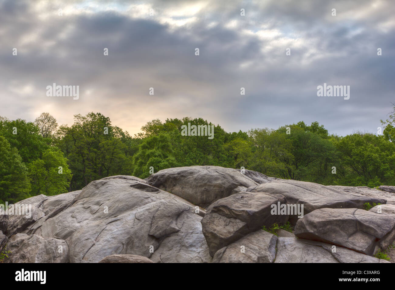 Central Park, New York City mound of rocks Stock Photo - Alamy