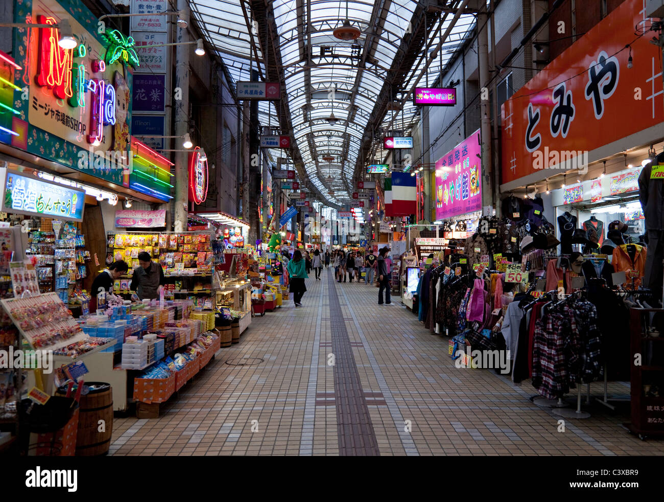 Market crowd hi-res stock photography and images - Alamy