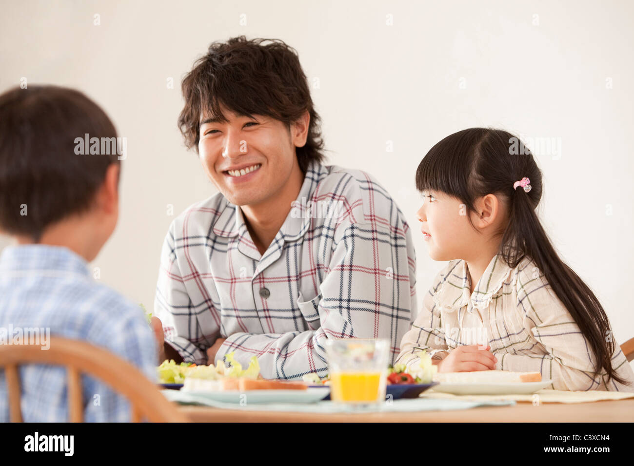 Three children talking to each other hi-res stock photography and ...