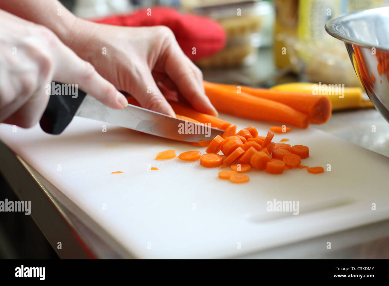Hands chopping carrots hi-res stock photography and images - Alamy