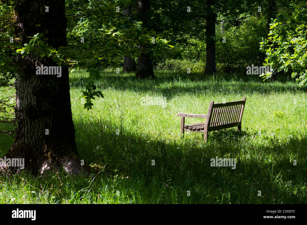 Countryside seating hi-res stock photography and images - Alamy