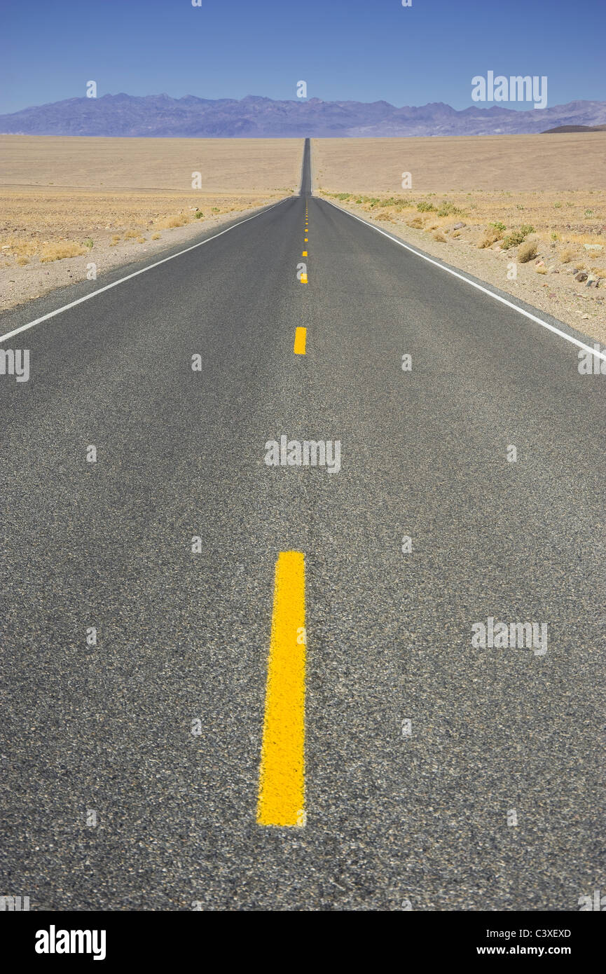 Long Desert Highway, Nevada USA Stock Photo - Alamy