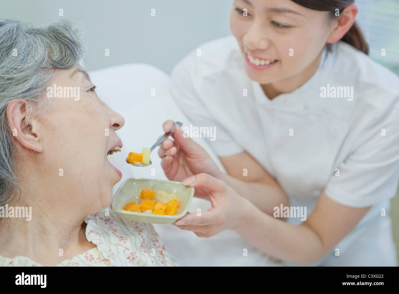 Helping patient eat hi-res stock photography and images - Alamy