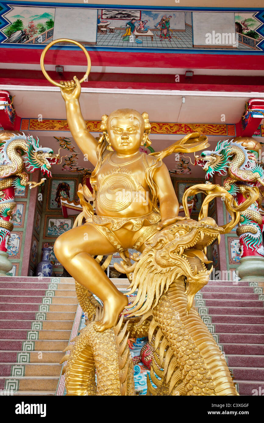 Chinese god of war statue hi-res stock photography and images - Alamy