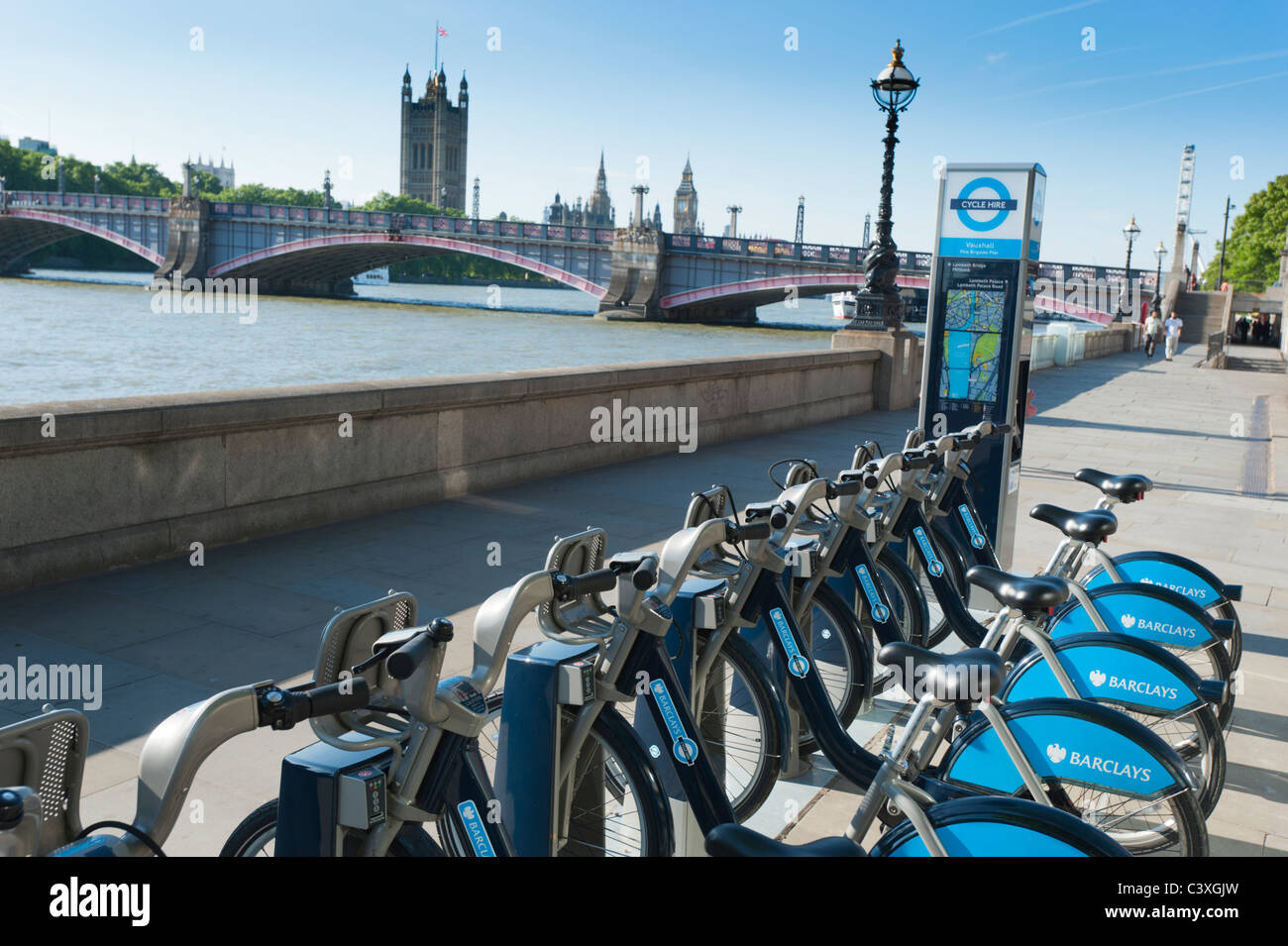 London bike hire hi-res stock photography and images - Alamy