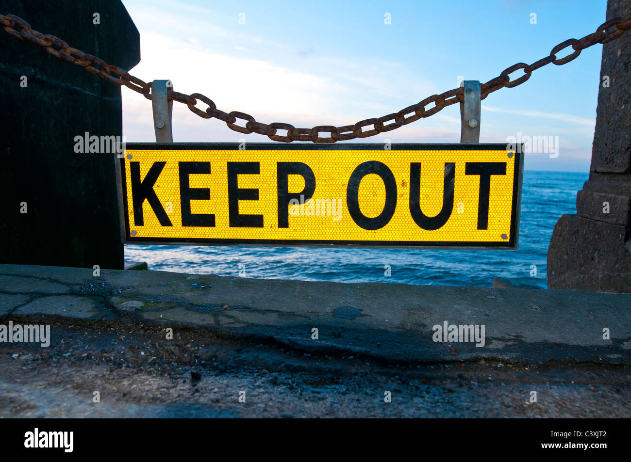 Keep out sign hi-res stock photography and images - Alamy