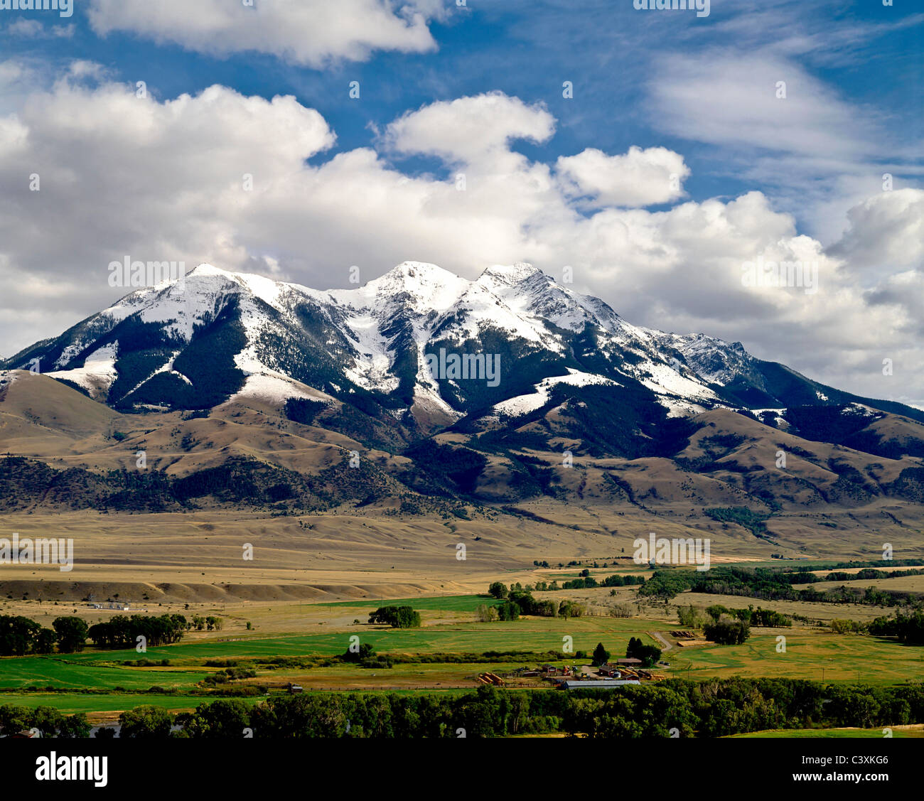 Emigrant Peak in the Paradise Valley of Montana Stock Photo - Alamy