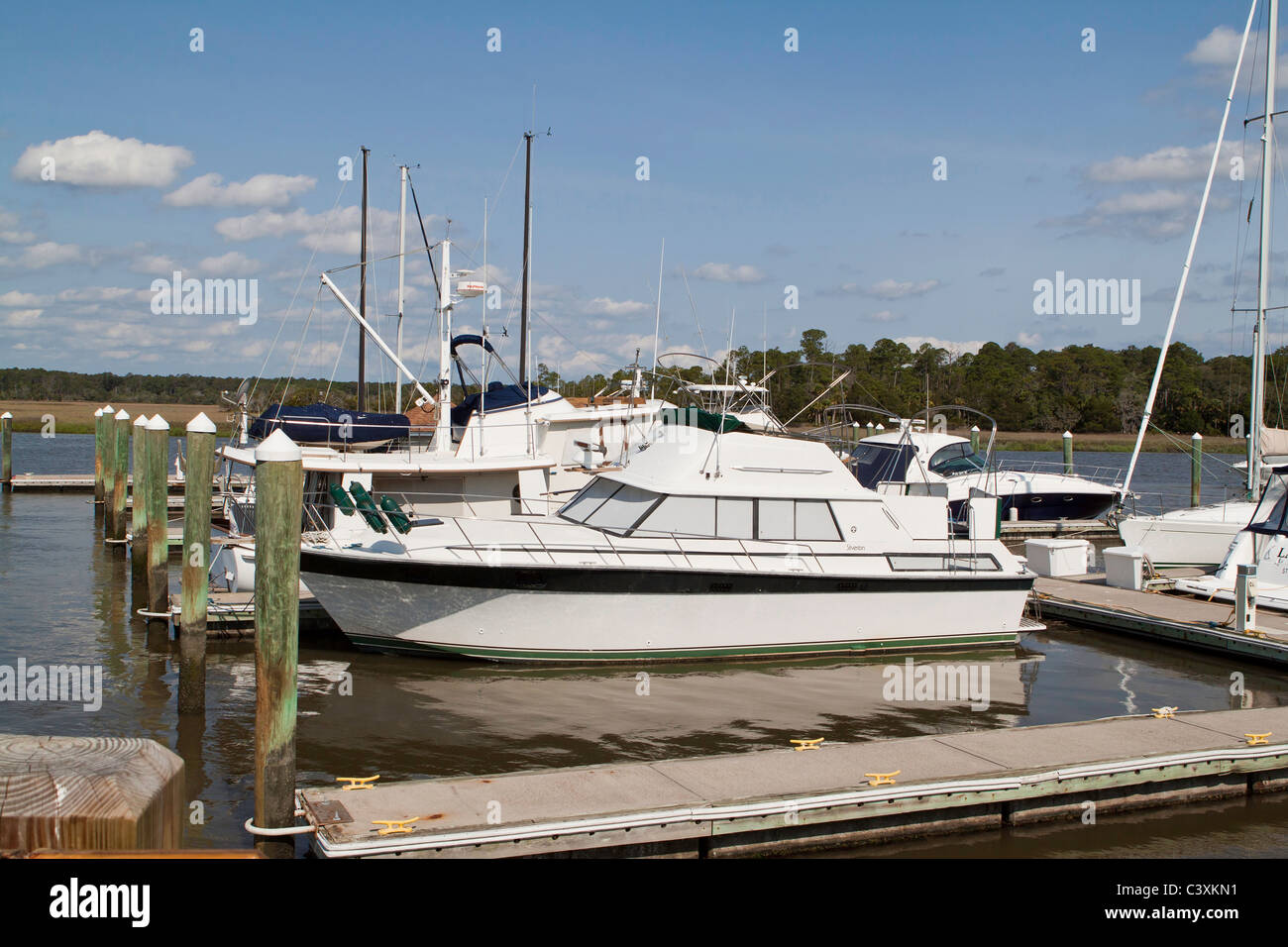 Marina boardwalk hi-res stock photography and images - Alamy