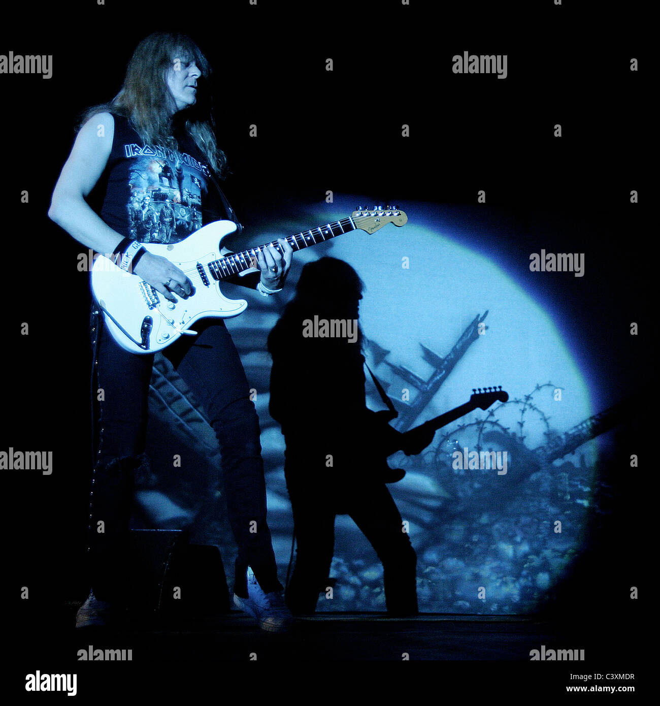 Fender guitar celebrity playing hi-res stock photography and images - Alamy