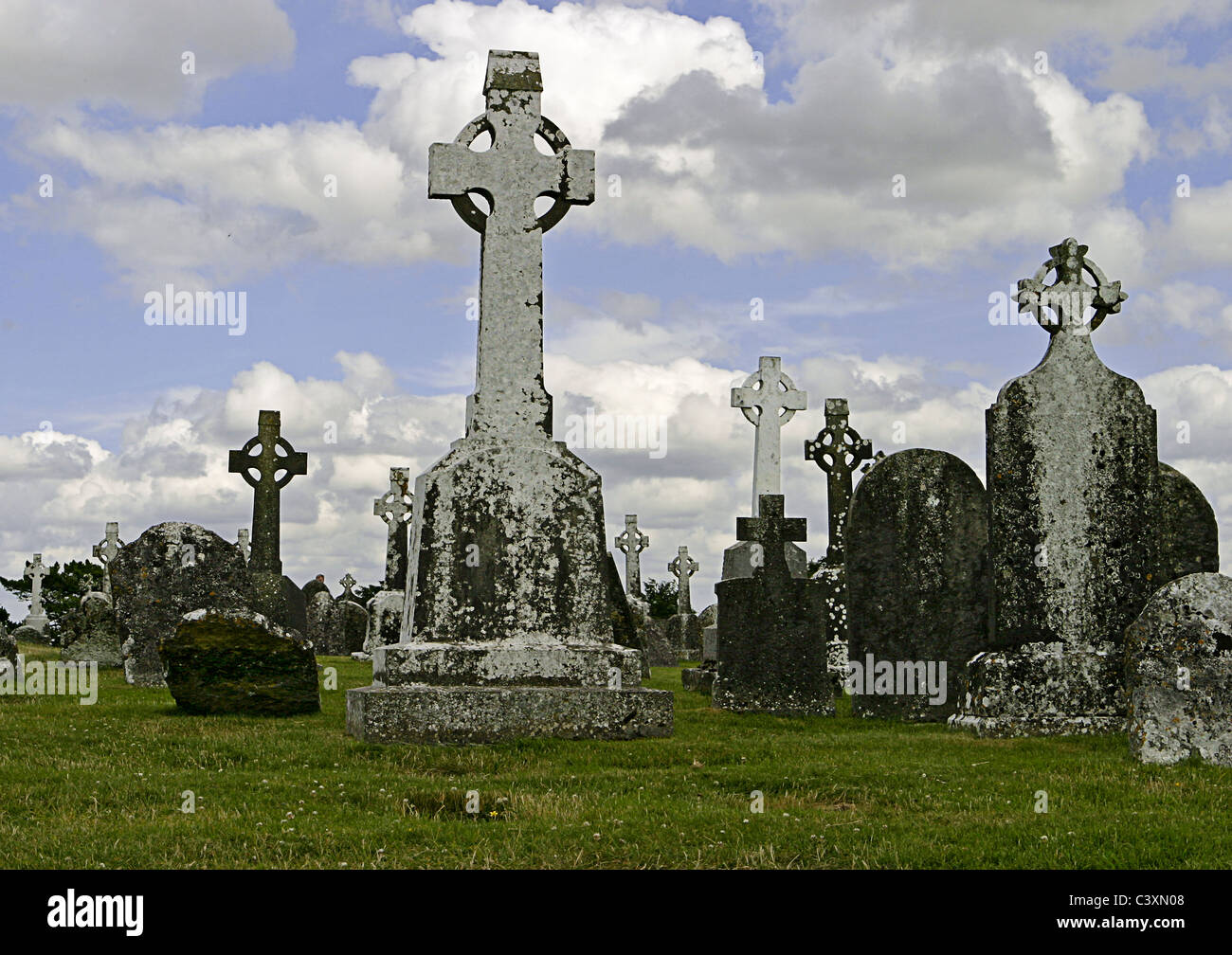 Historic Ireland Cemetery at Clonmacnoise Stock Photo - Alamy
