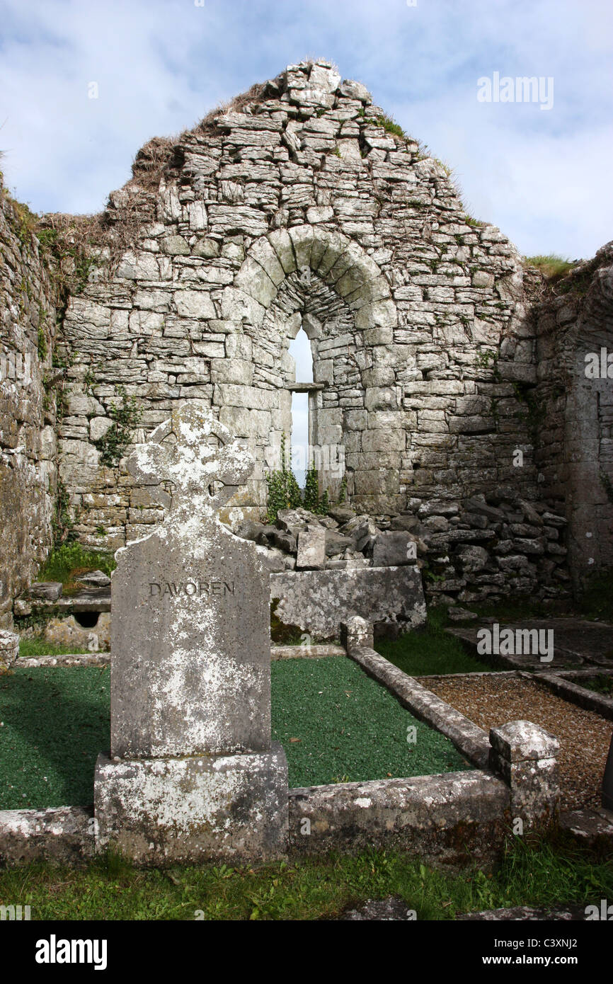 Church ireland in ruins county hi-res stock photography and images - Alamy