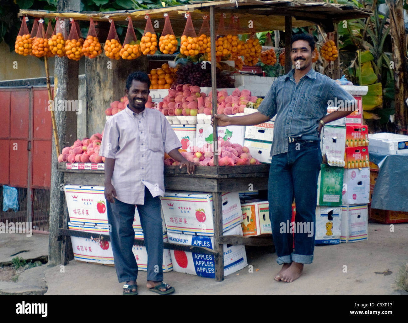Men stand hi-res stock photography and images - Alamy