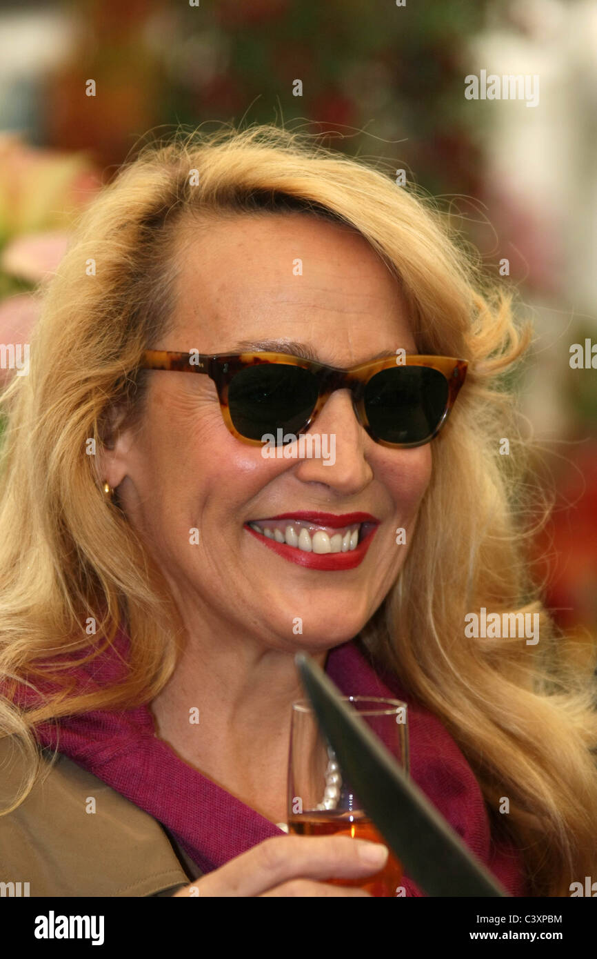 Jerry Hall At The Chelsea Flower Show High Resolution Stock Photography ...