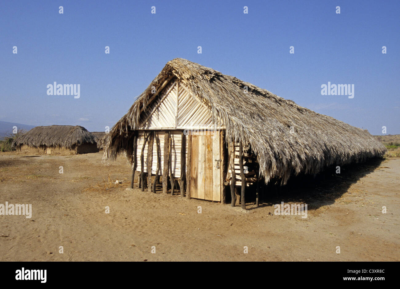 Tanzania straw hut hi-res stock photography and images - Alamy