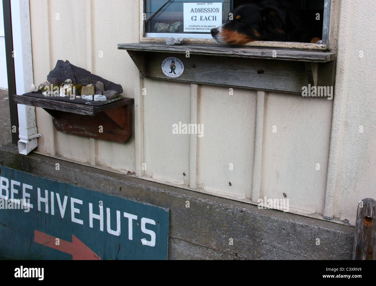 Beehive huts hi-res stock photography and images - Alamy