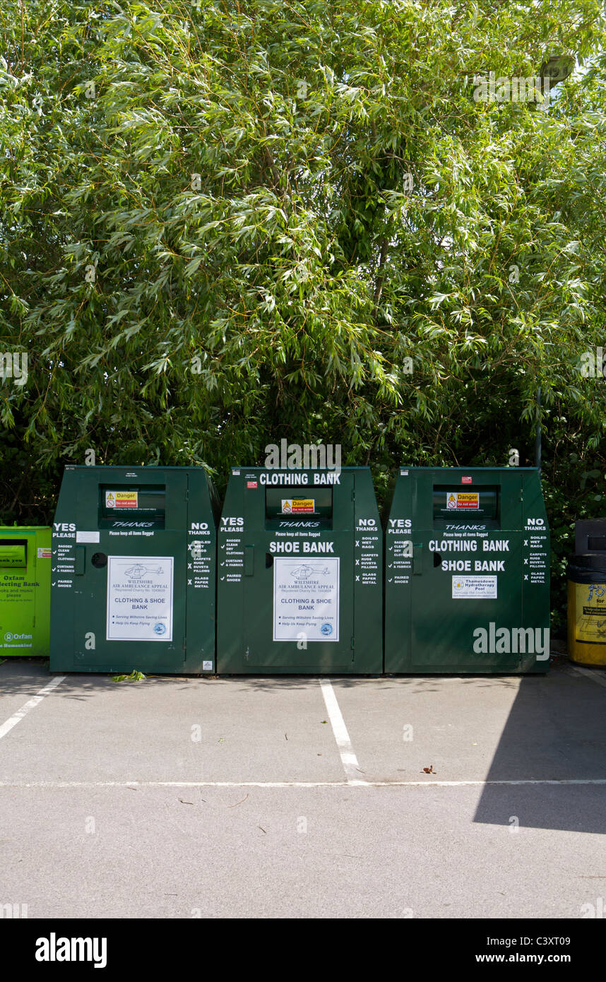 Recycling skips hi-res stock photography and images - Alamy