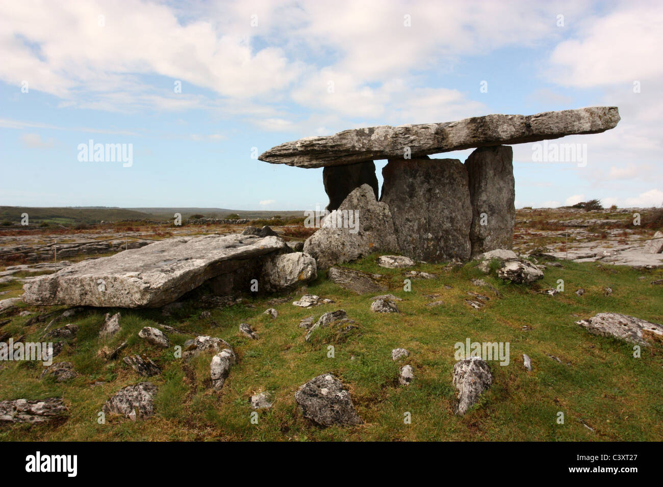 Poulnabrone Dolmen in County Clare Stock Photo - Alamy