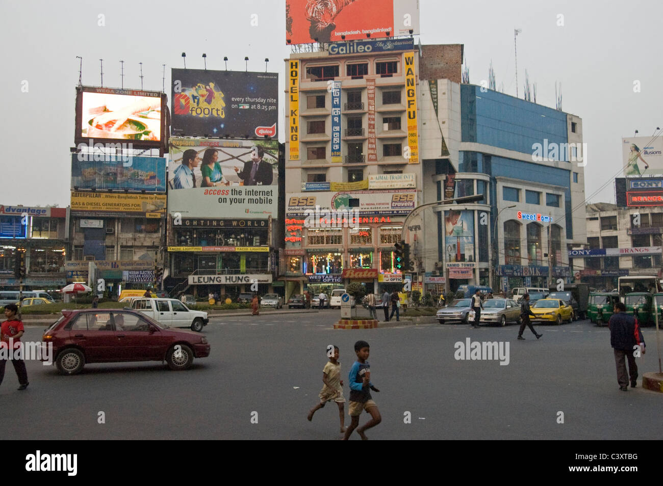 Dhaka Street High Resolution Stock Photography and Images - Alamy