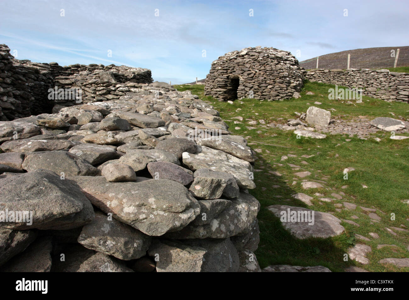 Ancient beehive stone hut hi-res stock photography and images - Alamy