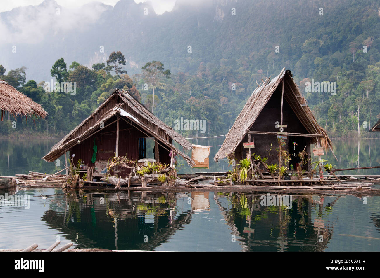 Khao sok national park cheow lake hi-res stock photography and images ...