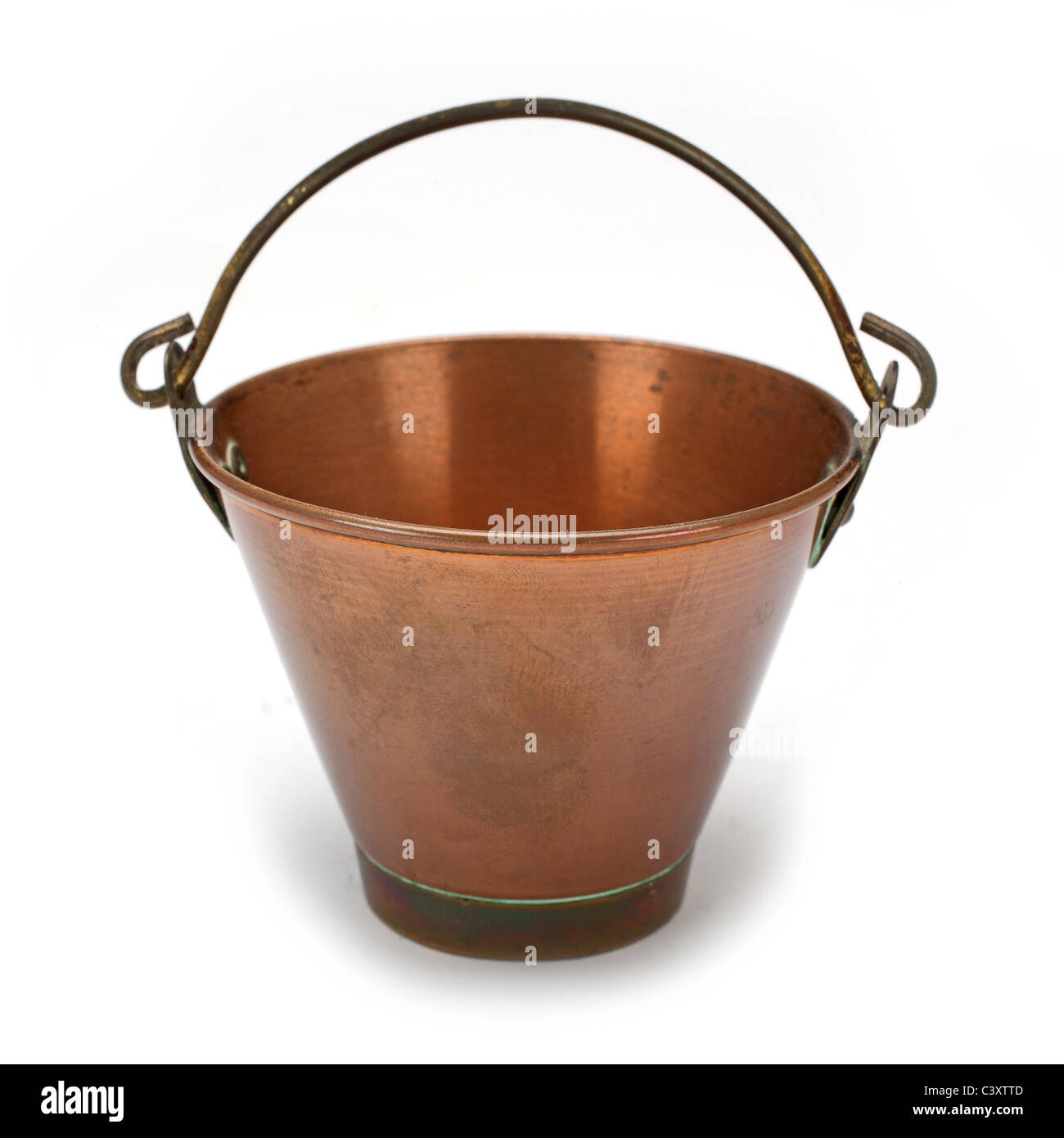 Copper bucket hi-res stock photography and images - Alamy