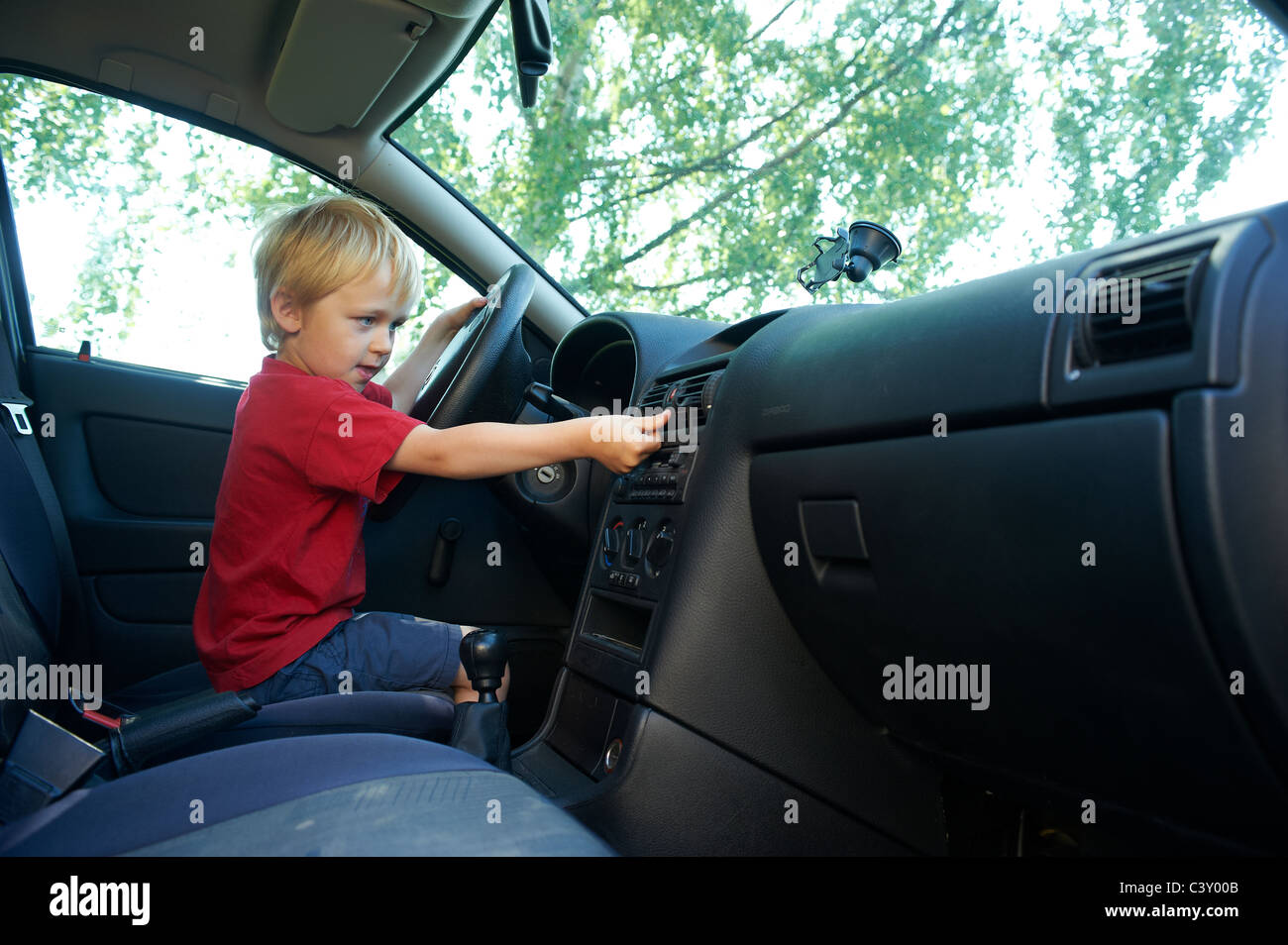 Car inside parents children hi-res stock photography and images - Alamy
