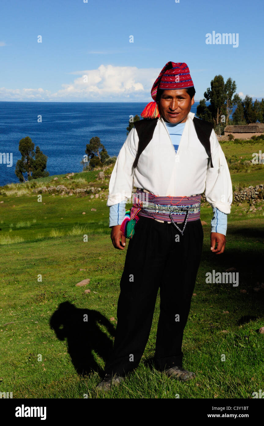 Indigeunos people in traditional clothes at Lake Titicaca Stock Photo ...