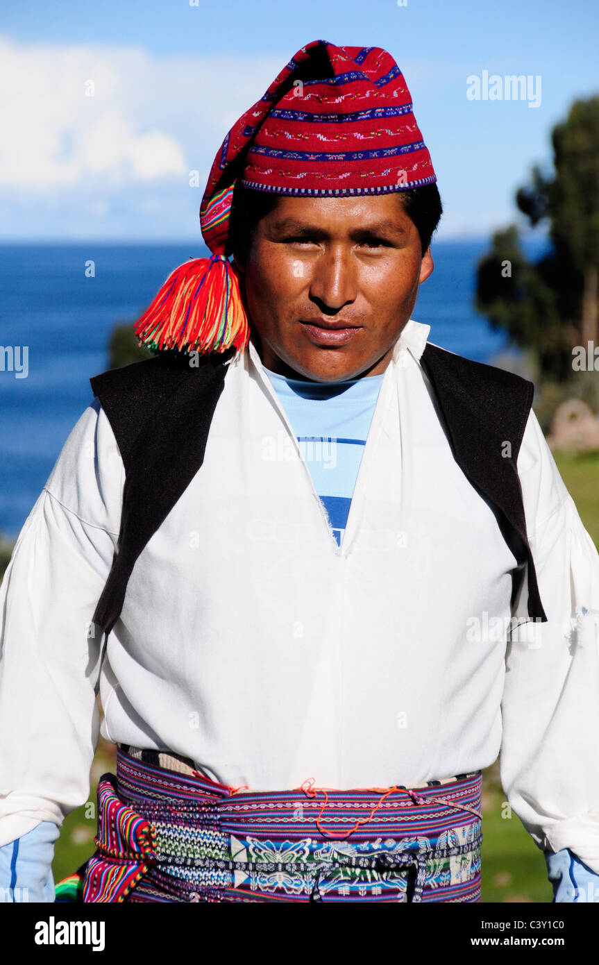 People in traditional clothes hi-res stock photography and images - Alamy