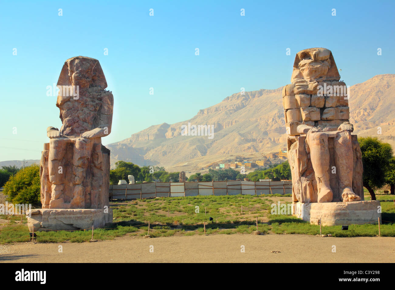 colossi of memnon gigantic statues in Luxor Egypt Stock Photo - Alamy