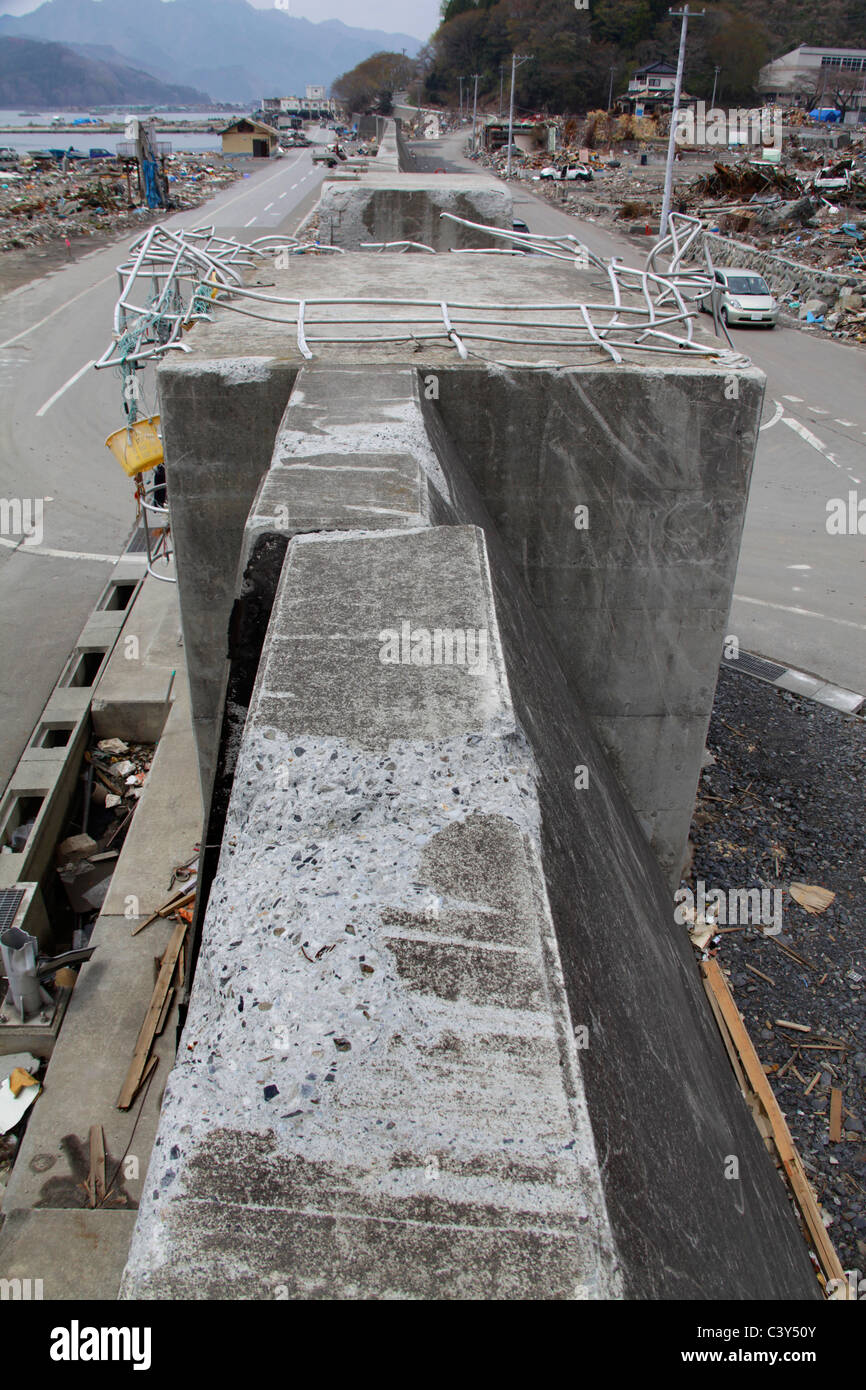 Sea wall destroyed hi-res stock photography and images - Alamy