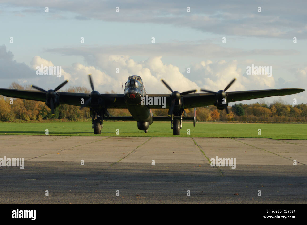 Load bomb lancaster hi-res stock photography and images - Alamy