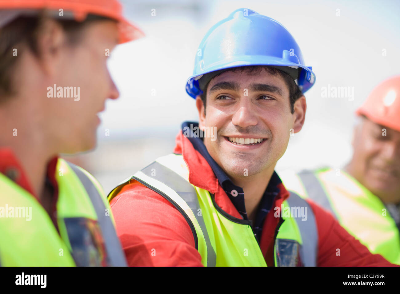 Portrait of a building worker Stock Photo - Alamy