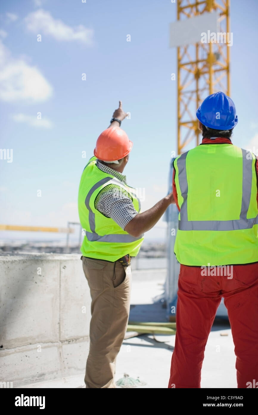 Two crane working together building hi-res stock photography and images ...