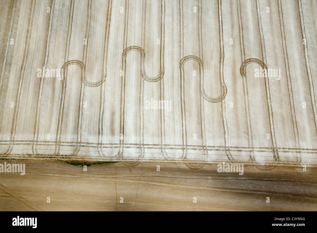 Wavy line patterns hi-res stock photography and images - Alamy