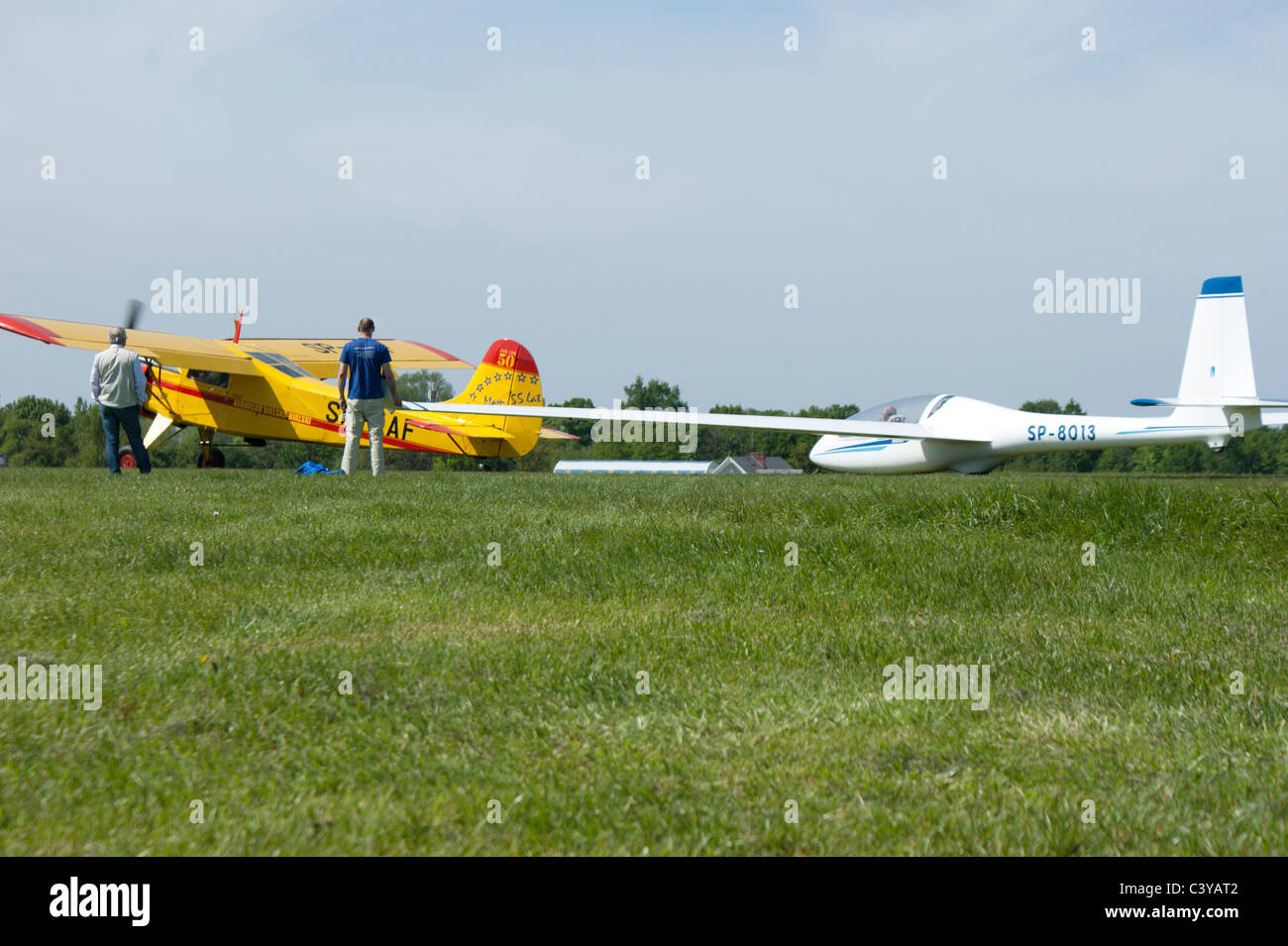 Airfield ground man hi-res stock photography and images - Alamy