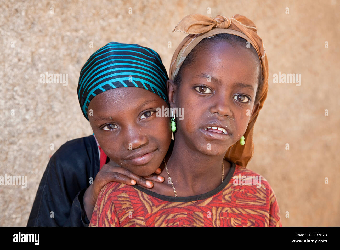 Smiling ethiopian girls hi-res stock photography and images - Alamy
