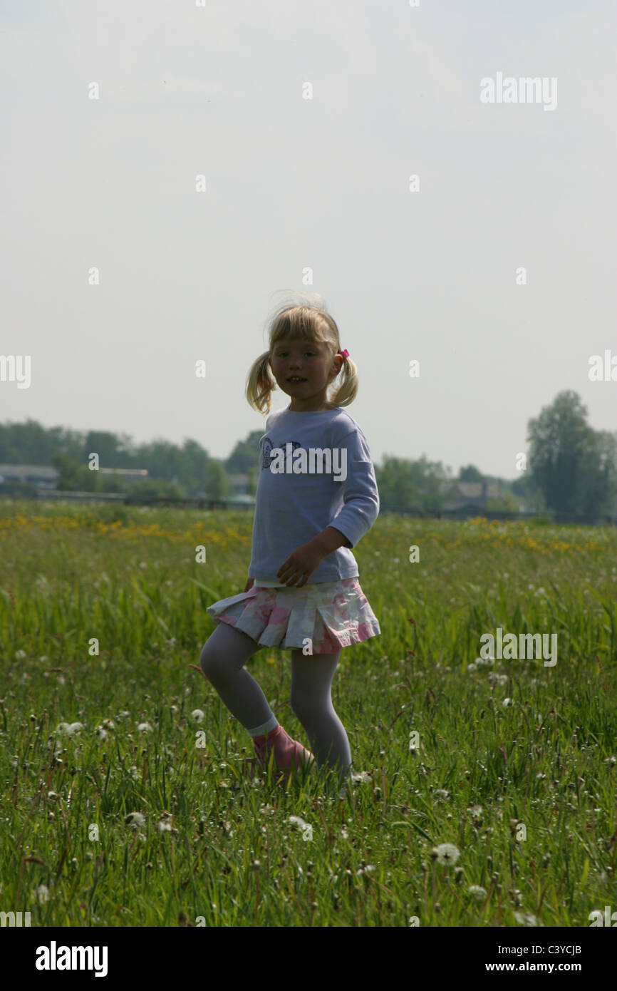 Land girl hi-res stock photography and images - Alamy